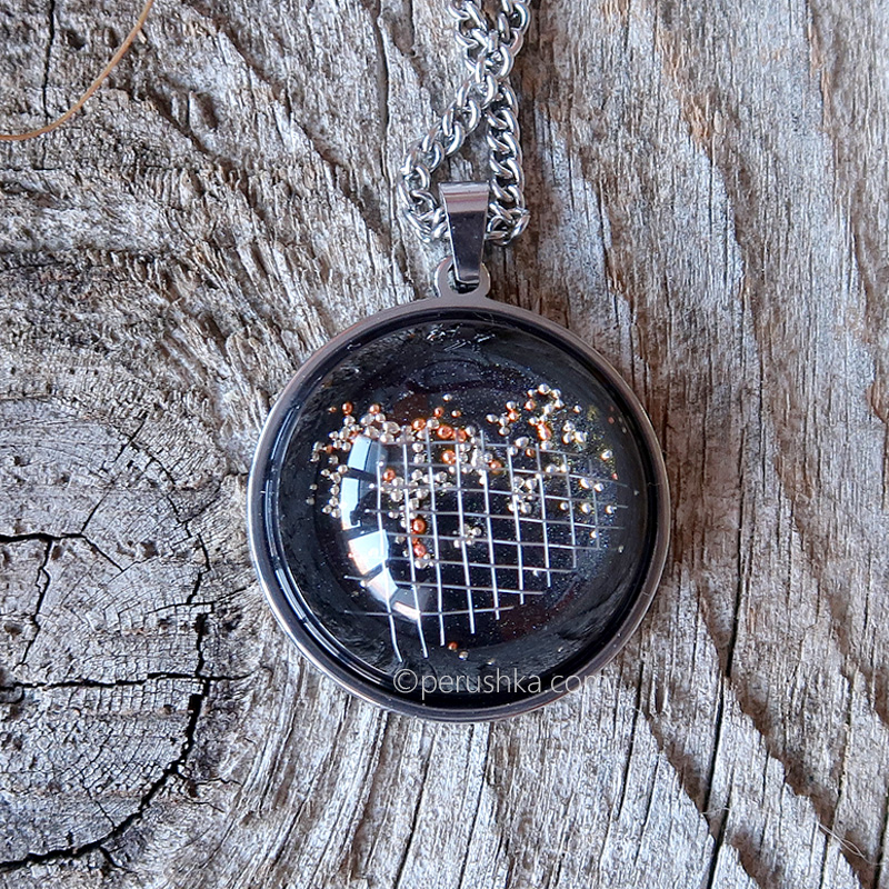 Silver, red and wire – Perushka